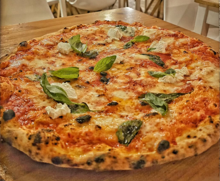 Italian Pizza Styles: A Guide to Naples, Rome, and Beyond
